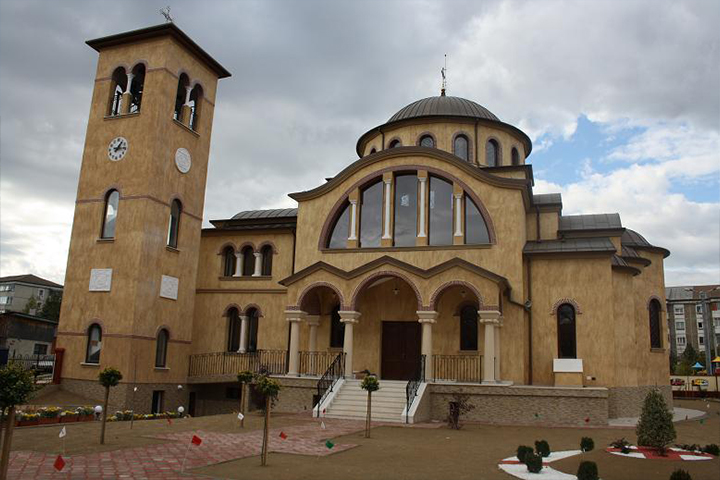 Biserica Greco-Catolica, Oradea - Komfort Wood